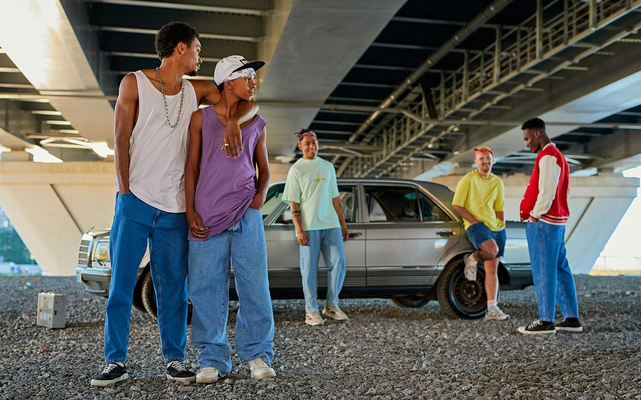 Streetwear: Arti, Sejarah, Ciri Khas, dan Brand Terkenal Dunia ...